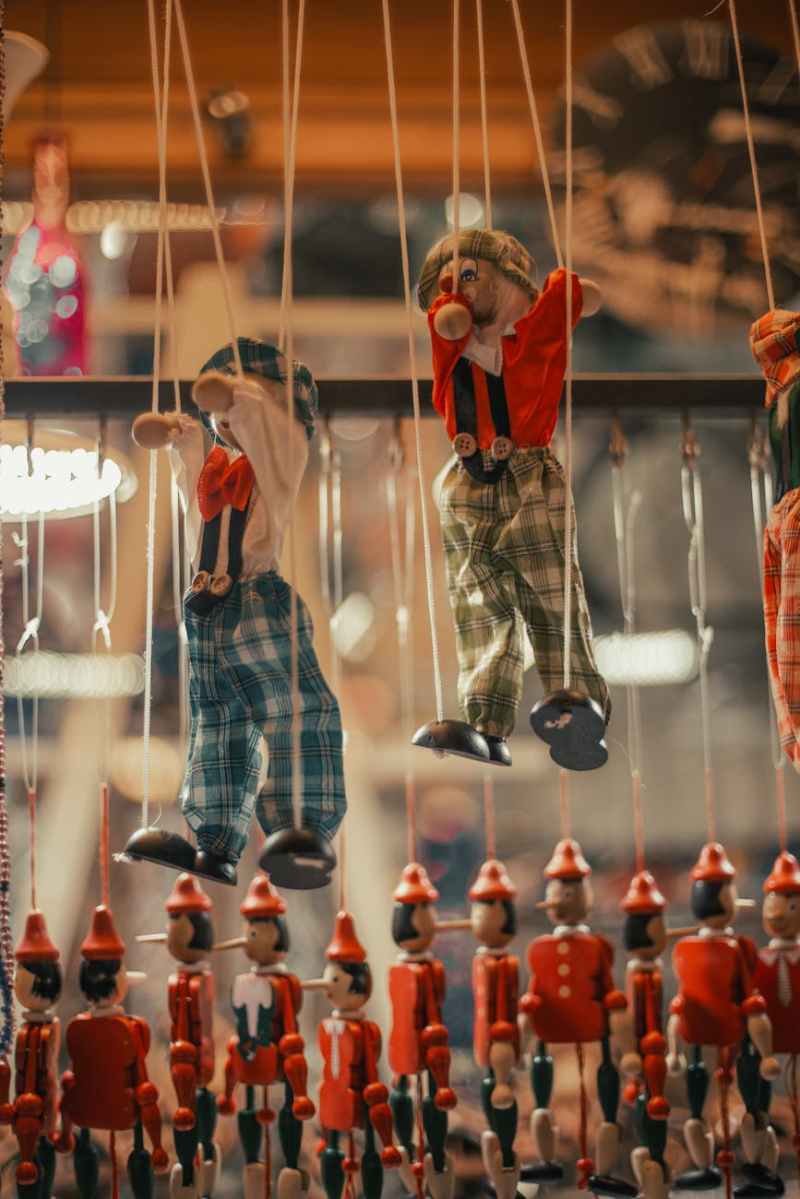 My Gen X Playlist: You Happy Puppet – 10,000 Maniacs – MyGenXerLife